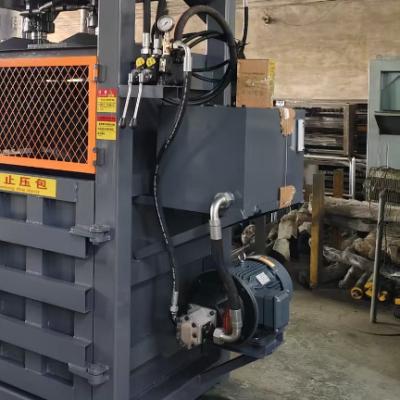 China Thick Walled Steel Body Vertical Baling Machine Multiple Safety Protections for sale