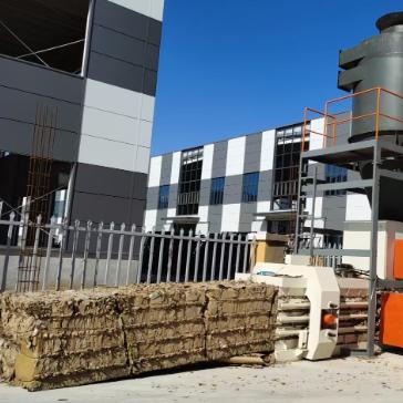 China Compact Hydraulic Waste Baler Low Energy Consumption Horizontal Baler for sale