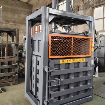 China Vertical Baling Machine For Recycling Compact Footprint And Safety Interlocks for sale
