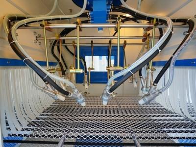 China 12m Output Conveyor Shot Blasting Machine with 6 Blasting Wheels and 71kW Total Installed Power for Durable Metal Surface Treatment for sale