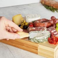China Sustainable Rectangle Acacia Bamboo Cheese Cutting Board Set for Kitchen Serving for sale