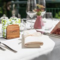 China Bamboo Napskin Holder For Table Upright Napkin Dispenser Perfect For Indoor And Outdoor for sale