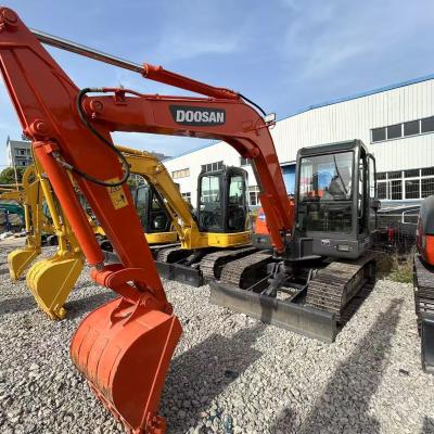China 90% New Korea Doosan DH55 Mini Excavator 5.5 Ton Crawler Digger Strong Digging Force Used DH55-V Excavator with Video Inspection for sale