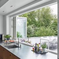 China Customizable Aluminum Folding Window with Tempered Insulated Glass for Energy Cost Savings and ISO9001-2008 Certified for sale