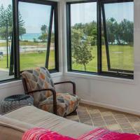 China High Security Aluminum Tilt And Turn Window With Customized Size And Tempered Glass for sale