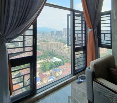 China Modern Design Aluminum Swing Window with 10-Year Warranty and Waterproof Features for sale
