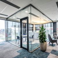 China Heavy Duty Safety Tempered Glass Partition Wall with 10-Year Warranty for Office and Commercial Spaces for sale