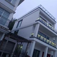 China 10mm Thick 36'' Height Frameless Glass Balustrade with Grey Aluminum U Channel Glass Railing for sale