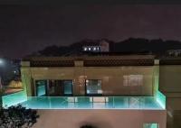 China Customizable Aluminum U Channel Glass Railing with Tempered Glass and Powder Coated Finish for sale
