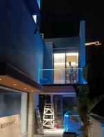 China Easy Installation Modern Design Aluminum U Channel Glass Railing with LED Light for sale
