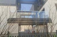 China Customizable Aluminum U Channel Glass Railing with Anti-Rust Anti-Corrosion and Flexible Installation for Modern Outdoor Fences for sale