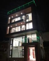 China Corrosion Resistant and Durable Aluminum U Channel Glass Railing for Weather Resistant Outdoor Use for sale