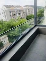 China Modern Design Clear View Safety Certified U Channel Glass Railing for Residential and Commercial Use for sale