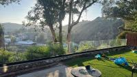 China Customizable Modern Design U Channel Glass Railing with Corrosion Resistant Powder Coating for sale
