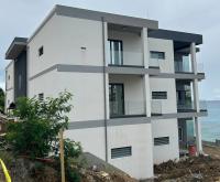 China Black Aluminum U Channel Glass Railing with 12mm Tempered Glass and More than 5 Years Warranty for sale