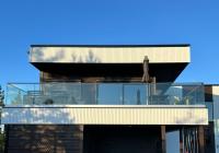 China LED Light U Channel Glass Railing with Safety Protection and Environmental Protection for Modern Designs for sale