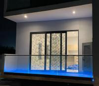 China LED Light U Channel Glass Railing with Safety Protection and Environmental Protection for Modern Designs for sale