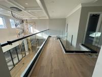 China Clear Safety Aluminum U Channel Glass Railing with Safety Protection for Residential and Commercial Buildings for sale