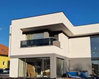 China Customized Smooth Frameless Glass Balustrade Dust Proof And Easy Cleaning U Channel Glass Railing for sale