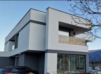 China Customized Smooth Frameless Glass Balustrade Dust Proof And Easy Cleaning U Channel Glass Railing for sale
