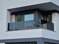 China Customized Smooth Frameless Glass Balustrade Dust Proof And Easy Cleaning U Channel Glass Railing for sale