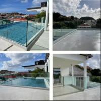 China Colorful LED Light U Channel Glass Railing with 8-16mm Laminated Glass and More than 5 Years Warranty for sale