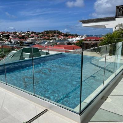 China Modern Design U Channel Glass Railing with 8-16mm Glass Thickness and More than 5 Years Warranty for Indoor/Outdoor Use for sale