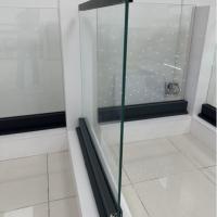 China Modern 8+8mm Laminated Tempered Glass Railing with Aluminum U Channel for Durability and 5+ Years Warranty for sale