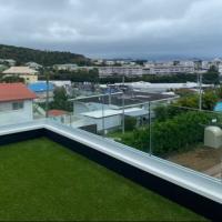 China Modern Frameless Glass U Channel Railing with 12-20mm Tempered Glass for Outdoor Use for sale