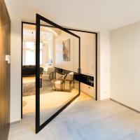 China Modern Aluminum Pivot Door with Low-E Glass, Wind Resistance Level 7, and Sound Insulation for Villas for sale