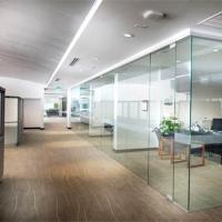 China Frameless Glass Wall with 10 Years Warranty and 8mm or 10mm Tempered Glass for Full View Transparency for sale