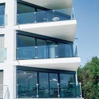 China Customizable U Channel Glass Railing with Five Year Warranty and Tempered Laminated Glass for sale