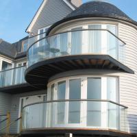 China Customizable U Channel Glass Railing with Five Year Warranty and Tempered Laminated Glass for sale
