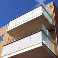 China Customizable U Channel Glass Railing with Five Year Warranty and Tempered Laminated Glass for sale