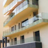 China Frameless Glass Balcony Railings with 8-12mm Tempered Glass and 0.8m-1.2m Height Customizable Standoff Railing System for sale
