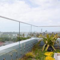 China Customizable Standoff Glass Railing System with 8-12mm Tempered Glass and 0.8m-1.2m Height for sale