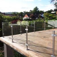 China Customizable Aluminum U Channel Glass Railing with Tempered Glass and Powder Coated Finish for sale