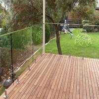 China Customizable Aluminum U Channel Glass Railing with Tempered Glass and Powder Coated Finish for sale