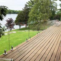 China Customizable Aluminum U Channel Glass Railing with Tempered Glass and Powder Coated Finish for sale