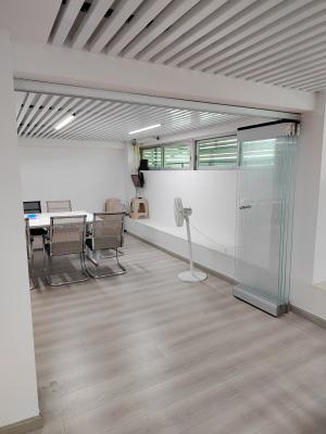 China Fluorocarbon Spraying Aluminum Folding Door with Tempered Glass and Customized Size for sale