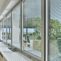 China New Design Aluminum Alloy Insulated Glass Inward Swing Casement Windows With Inner Blind for sale