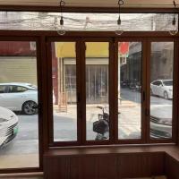 China Modern Exterior Aluminum Alloy Bifold Window Horizontal Folding Double Tempered Glass Outdoor Windows for Hotel Bathroom for sale