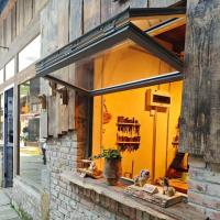 China Aluminum Alloy Custom Bi-folding Vertical Fold Windows for Coffee Shop Restaurant Exterior Villa-Thermal Insulation Windproof for sale