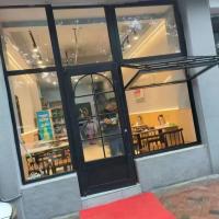 China Aluminum Alloy Custom Bi-folding Vertical Fold Windows for Coffee Shop Restaurant Exterior Villa-Thermal Insulation Windproof for sale