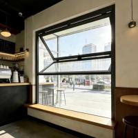 China Aluminum Alloy Vertical Fold Window Thermal Insulation Double Glass Windproof Soundproof Bifold Window for Hotel Outdoor Use for sale
