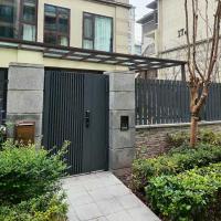 China Powder Coated Black Modern Outdoor Villa Courtyard Garden Privacy Aluminum Alloy Fence Eco-Friendly Easy-Installed Vertical for sale