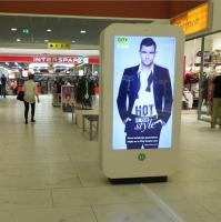 China Advertising 65'' Outdoor Lcd Digital Signage Waterproof Standing for sale