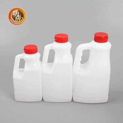 China Pe Seasoning Bottle White 1000ml 1100ml 1600ml 1900ml 2000ml Soy Sauce Bottle Sesame Oil for sale