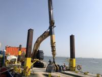 China KM220 KM260 Clamshell Telescopic Armclamp Excavator Attachment With Shell Buckets for sale