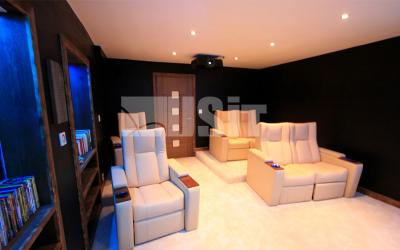 China Luxury Home Cinema Electric Recliner with High Strength Steel Frame 2 Seats for sale